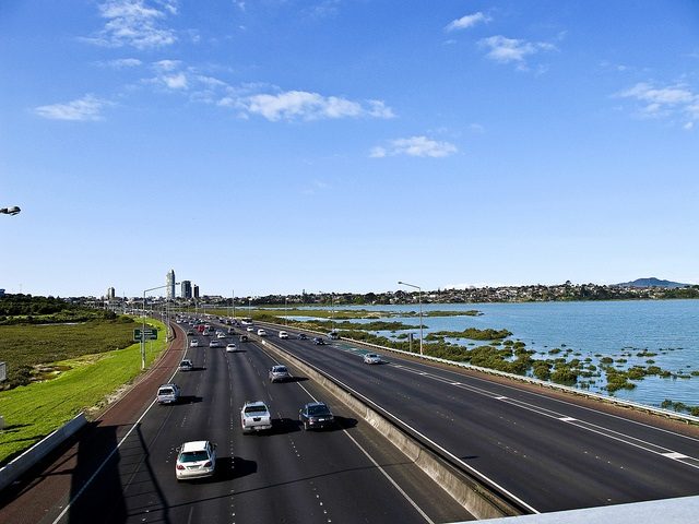 Auckland motorway - Industrial Safety News Magazine