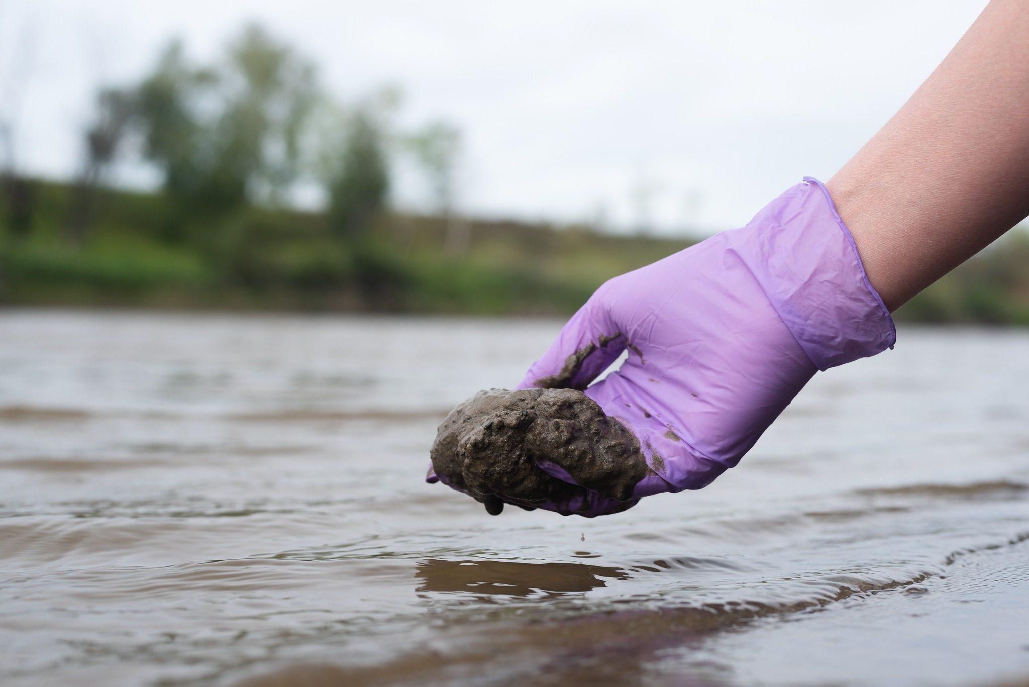 Working with silt or soil after flooding